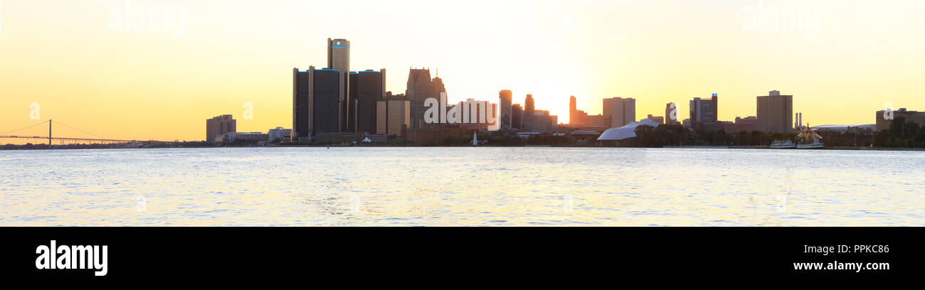 Detroit skyline sunset hi-res stock photography and images - Alamy