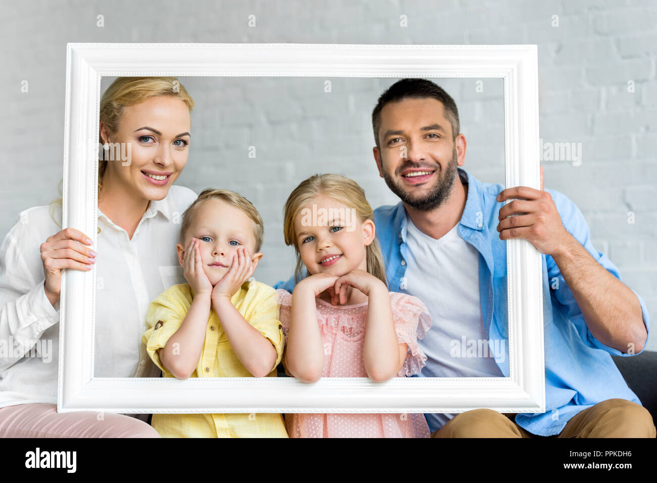 Family holding frame hi-res stock photography and images - Alamy