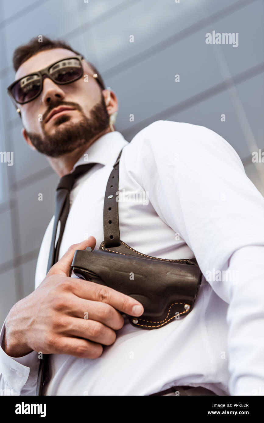 Handsome bodyguard earpiece gun hi-res stock photography and images - Alamy