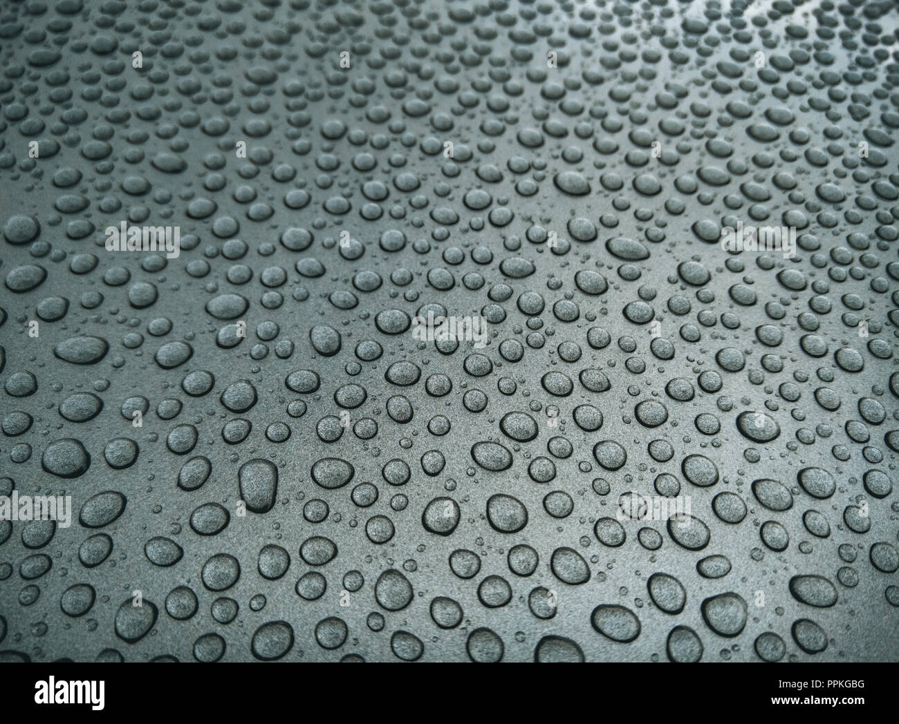 Waterdrops wasser hi-res stock photography and images - Alamy