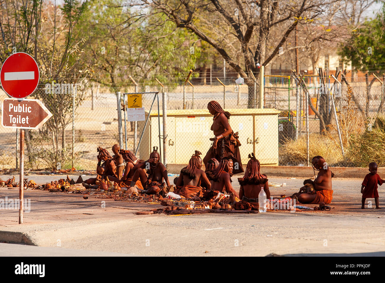 Himba womans at their improvised market at Outjo town, Namibia Stock ...