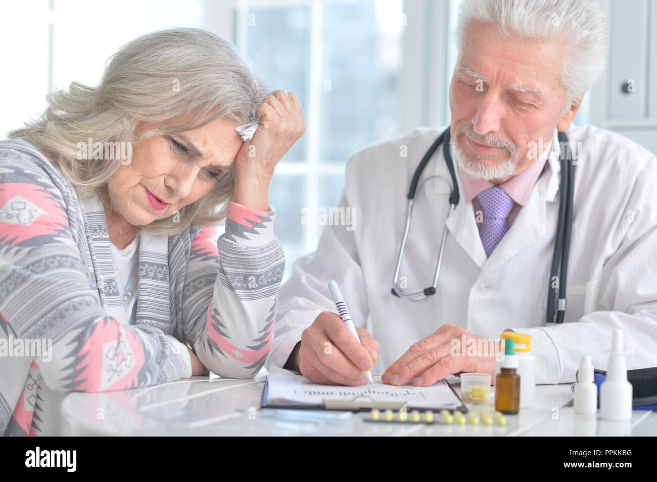 Portrait senior doctor elderly hi-res stock photography and images - Alamy