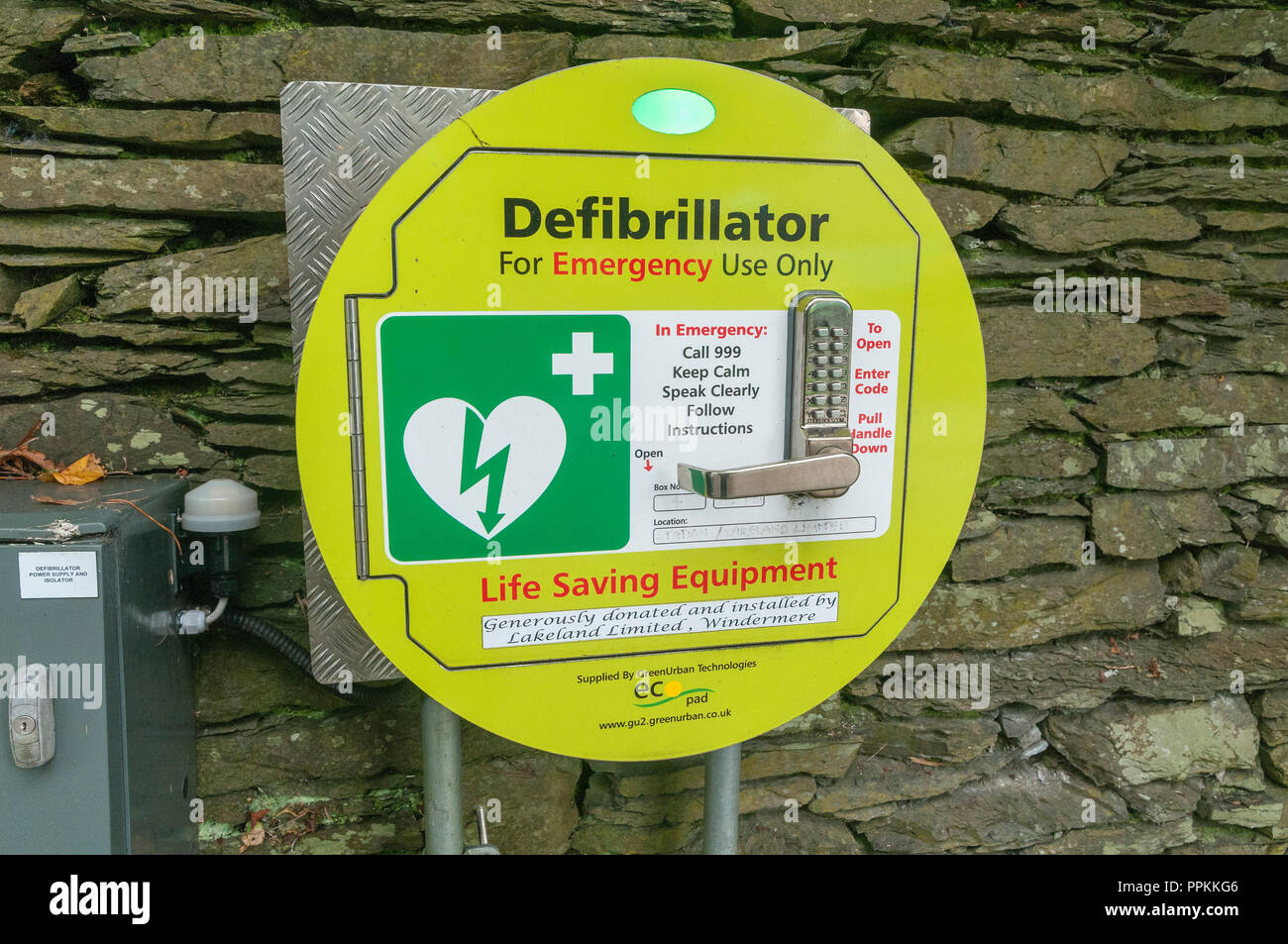 Medical emergency defibrillator hi-res stock photography and images - Alamy