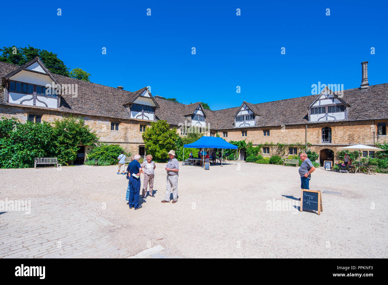 Abbey Courtyard High Resolution Stock Photography and Images - Alamy