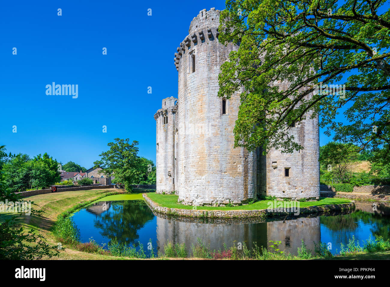 Nunney castle hi-res stock photography and images - Alamy