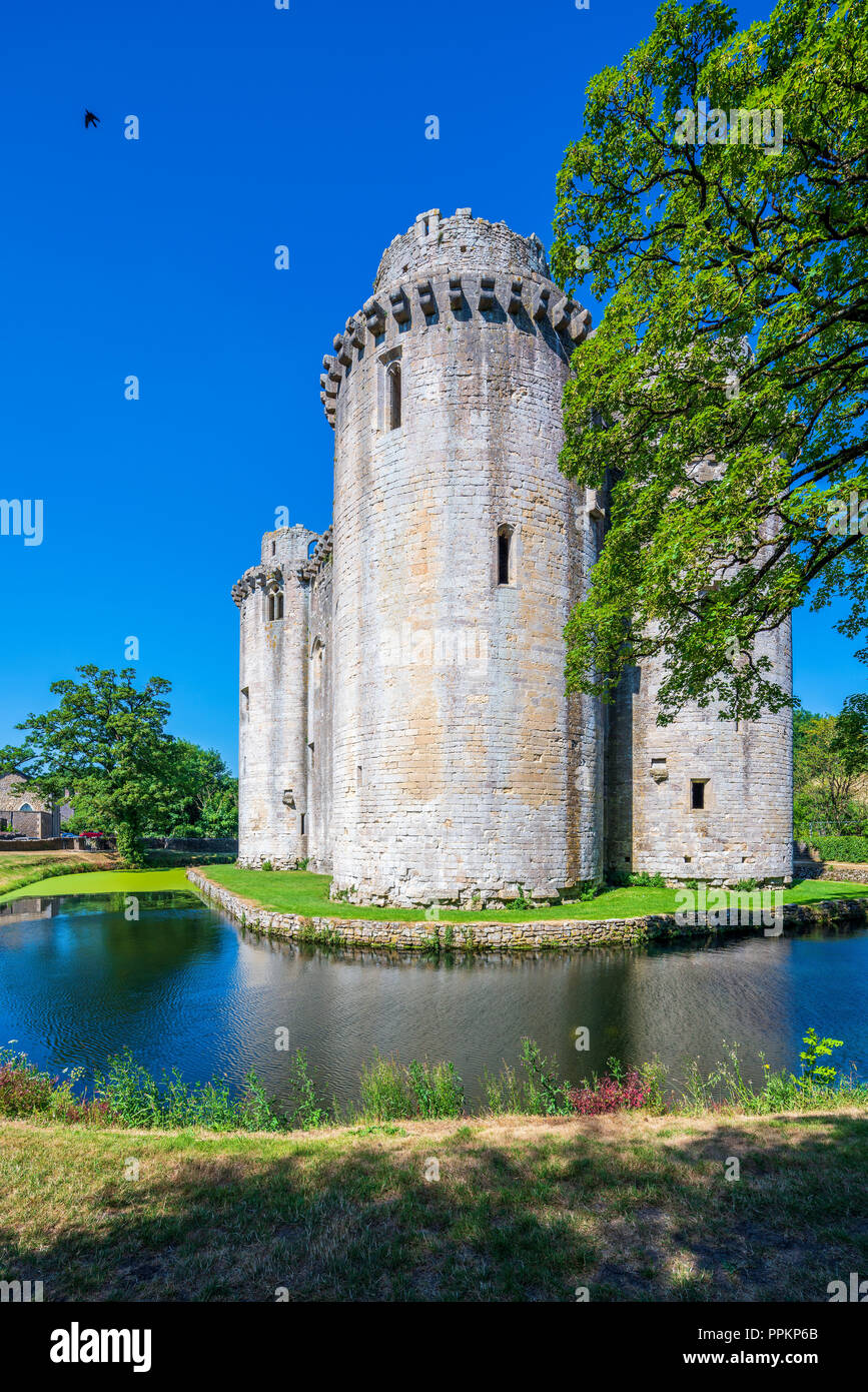 Nunney castle hi-res stock photography and images - Alamy