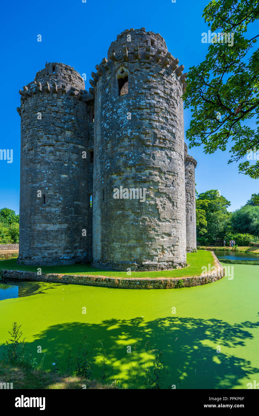 Nunney castle hi-res stock photography and images - Alamy