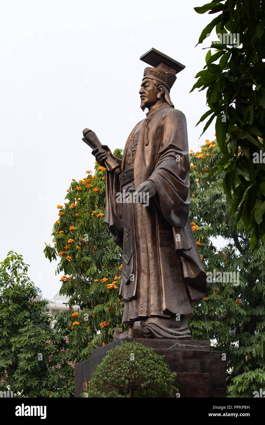 Statue of Ho Chi Min in Hanoi Stock Photo - Alamy