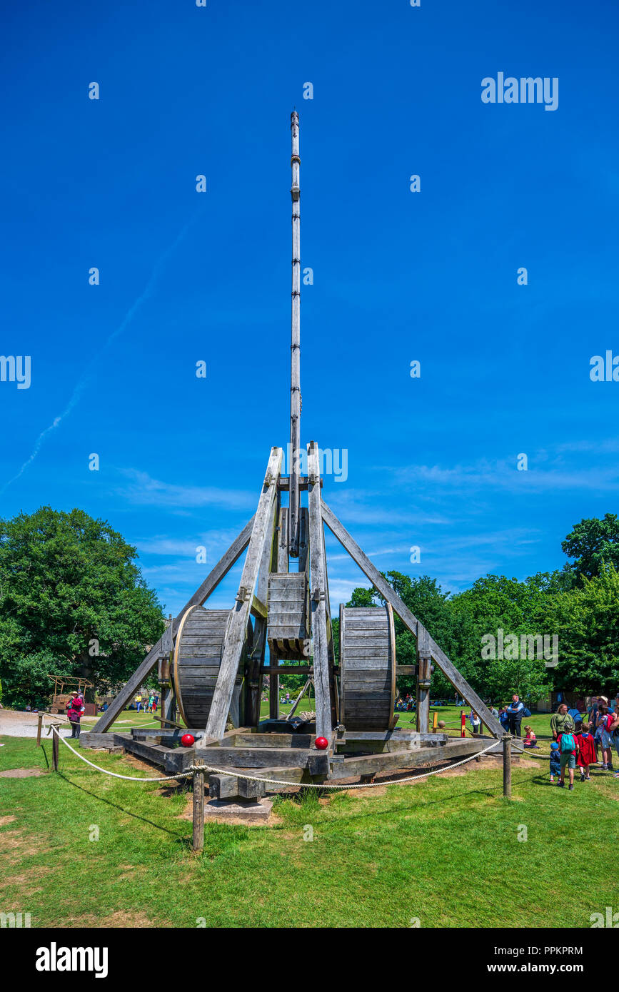 Trebuchet medieval hi-res stock photography and images - Alamy