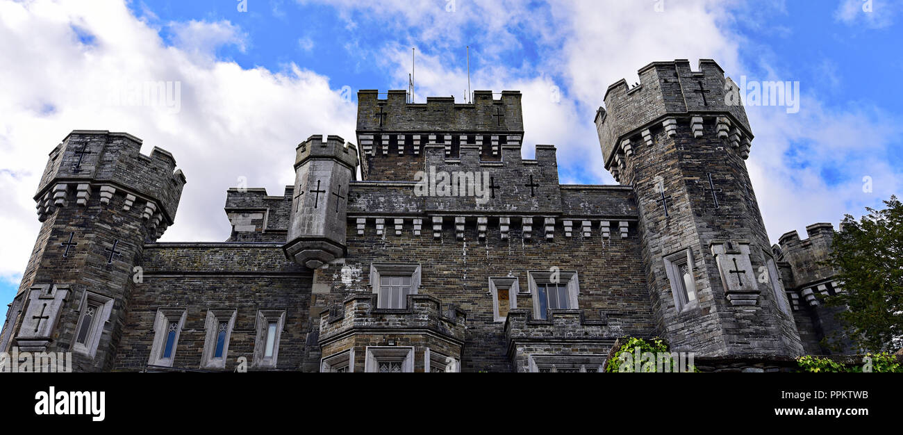 Wray castle hi-res stock photography and images - Alamy