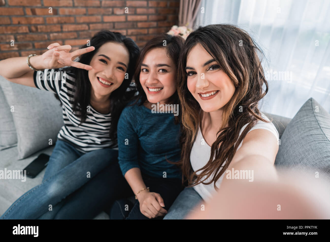 best friend taking selfie together Stock Photo - Alamy