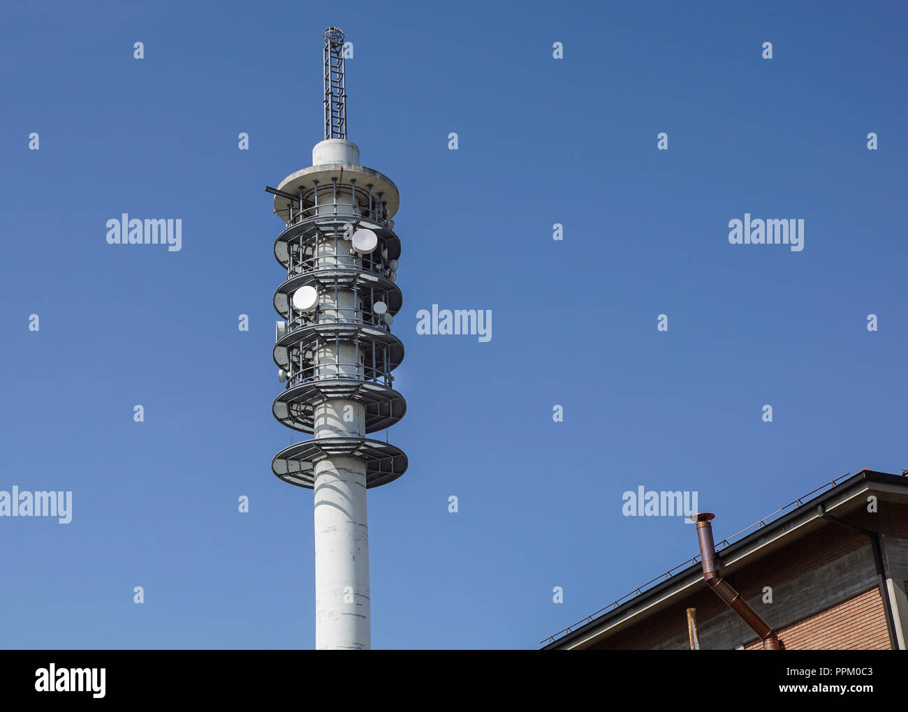 Broadcast tower hi-res stock photography and images - Alamy