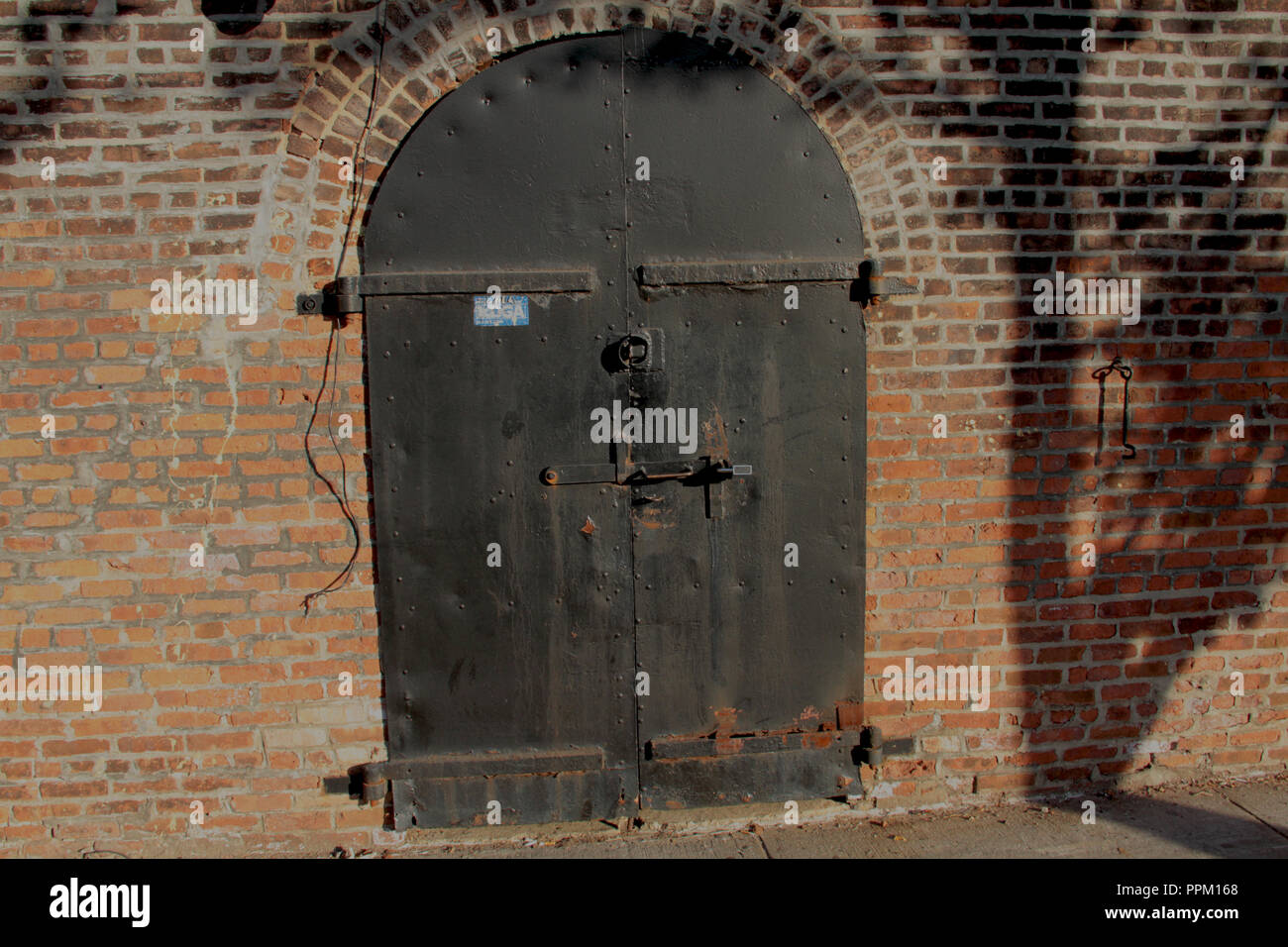 Garden wall and door hi-res stock photography and images - Alamy