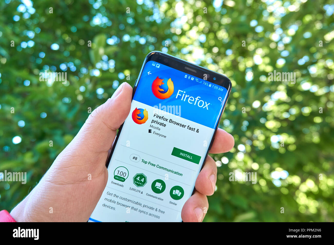 Mobile browser hi-res stock photography and images - Alamy
