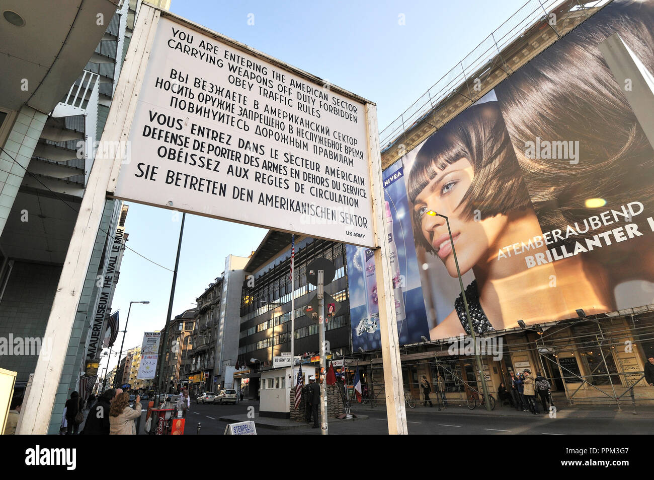 Checkpoint Charlie of the Berlin Wall. Berlin, Germany Stock Photo - Alamy