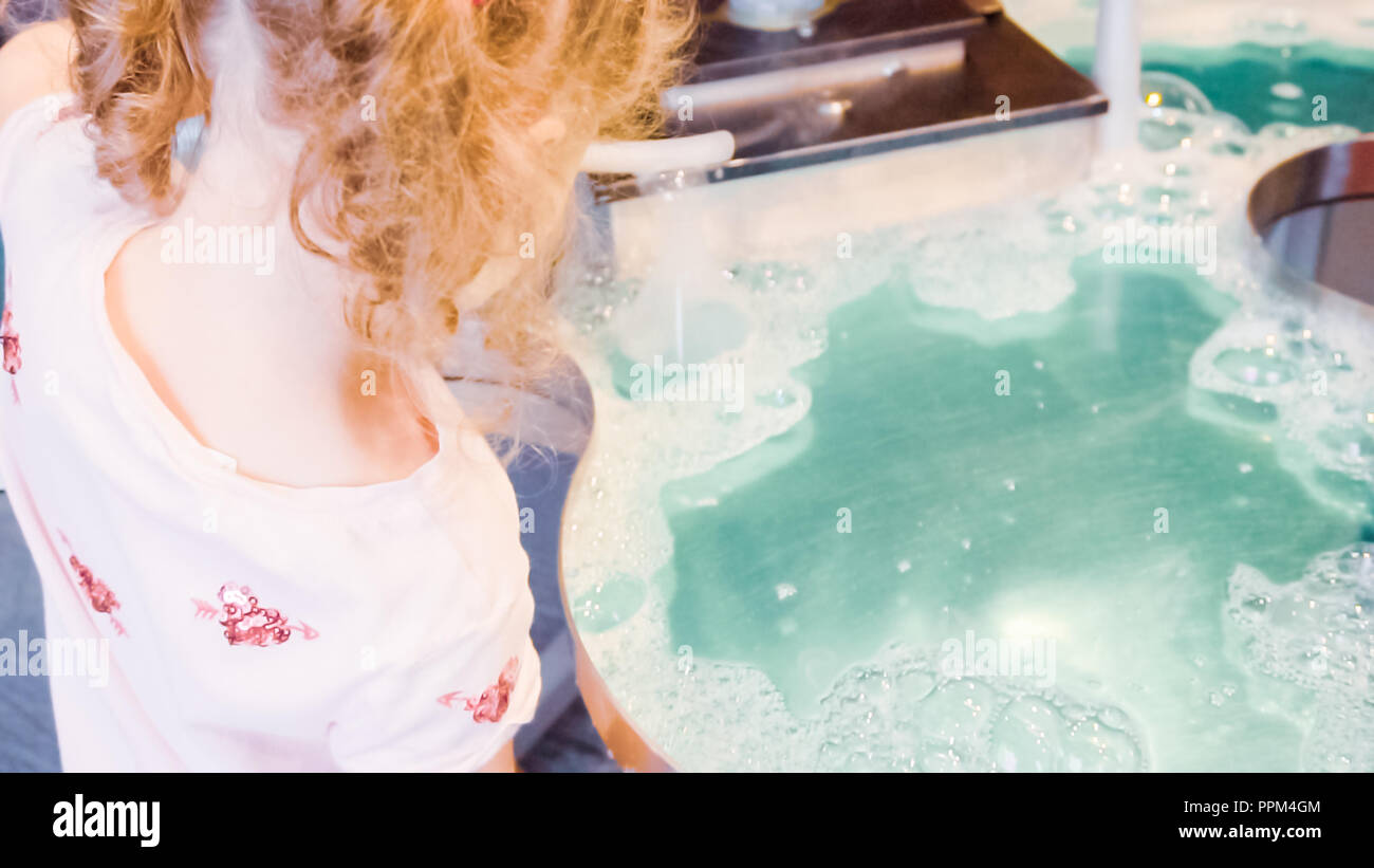 Kids science with bubbles at local science museum Stock Photo - Alamy