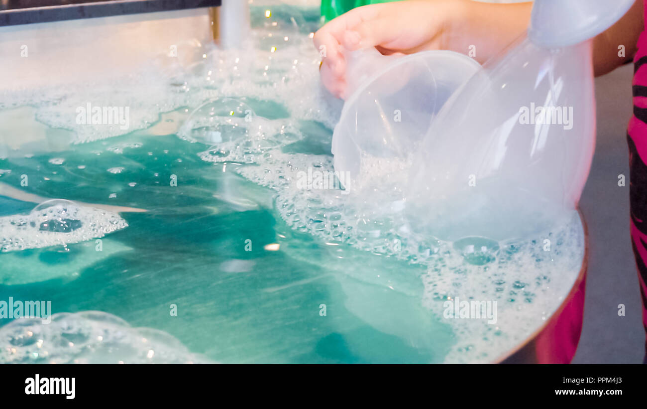 Kids science with bubbles at local science museum Stock Photo - Alamy