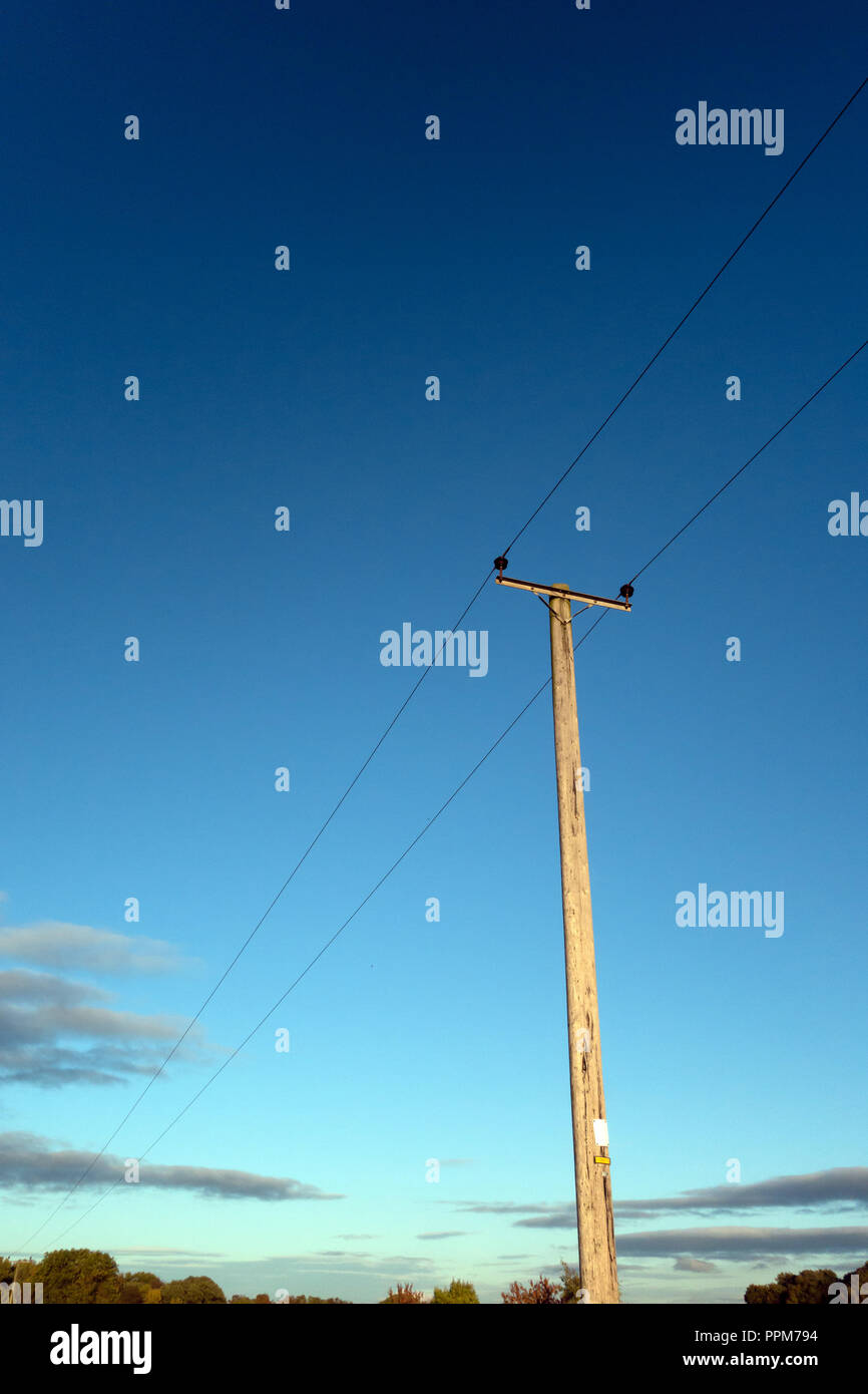 Overhead electricity cables at wortley hi-res stock photography and ...