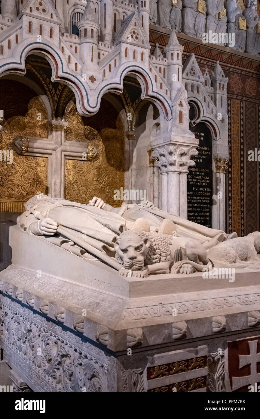 Matthias church budapest chapel hi-res stock photography and images - Alamy