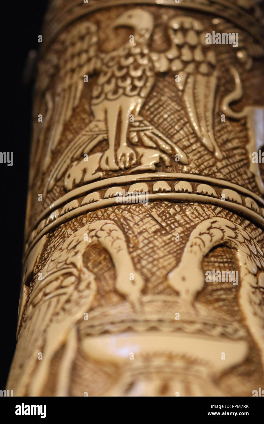 The Gaston IV, Viscount of Béarn 's ivory hunting horn, the olifant ...