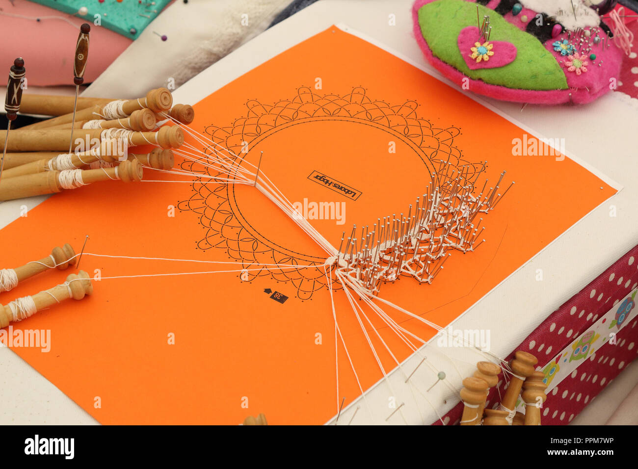 Thread art hi-res stock photography and images - Alamy
