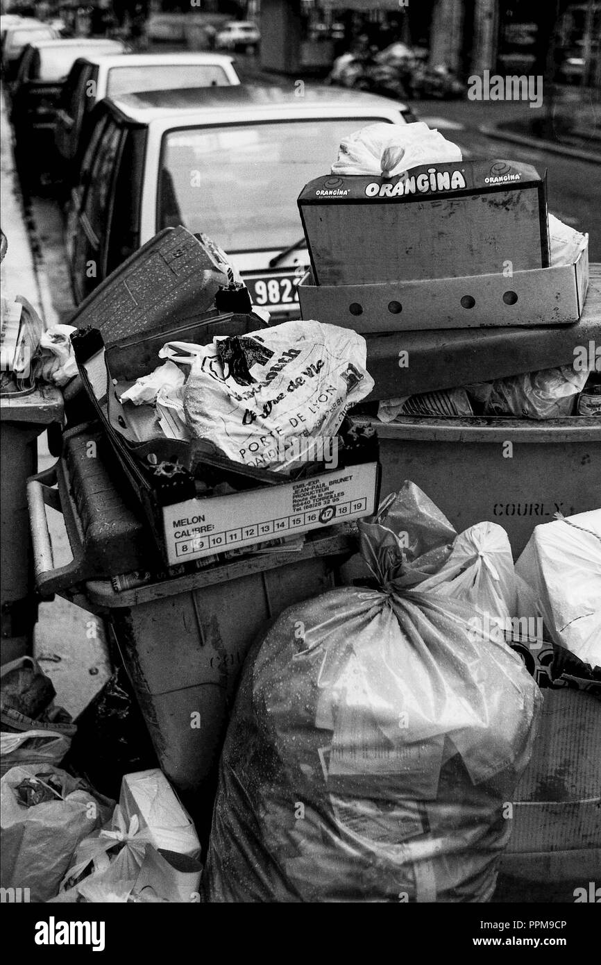 Garbage collectors strike, Lyon, France Stock Photo - Alamy