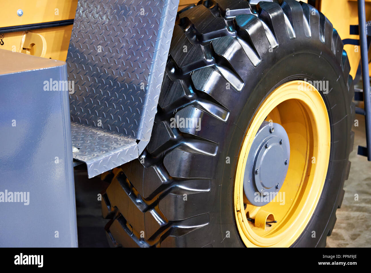 Front loader truck hi-res stock photography and images - Alamy