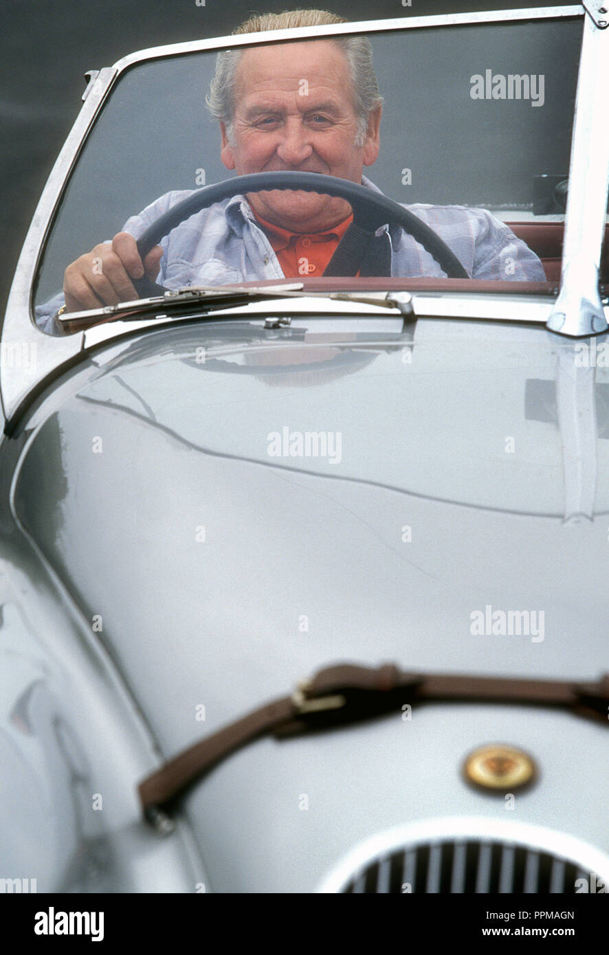 Norman Dewis Jaguar test driver who tested 25 models including XK120 C ...