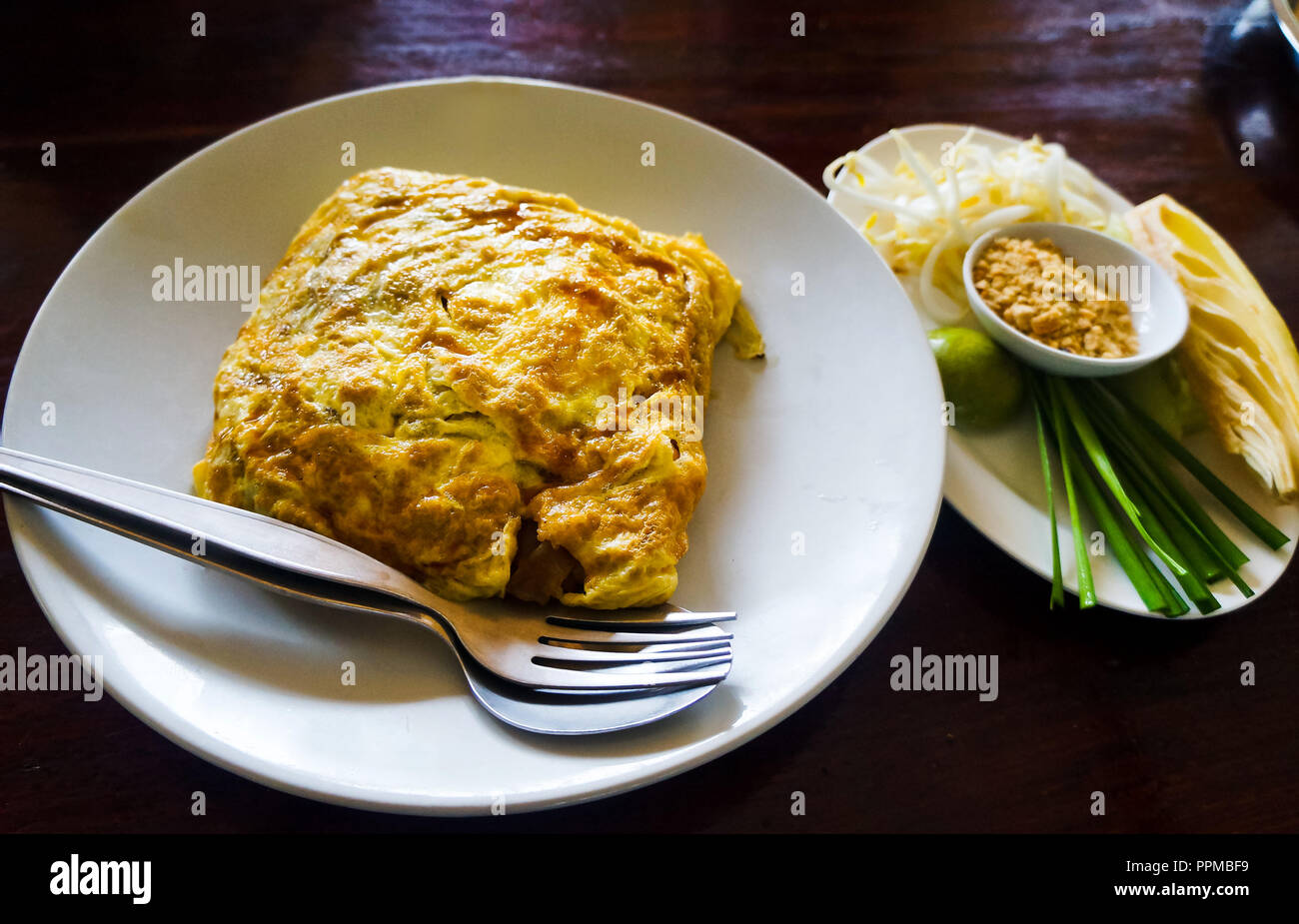Egg wrapped pad thai hi-res stock photography and images - Alamy