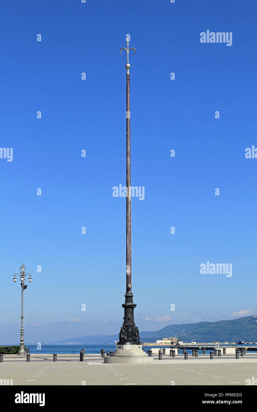 Bronze flag hi-res stock photography and images - Alamy