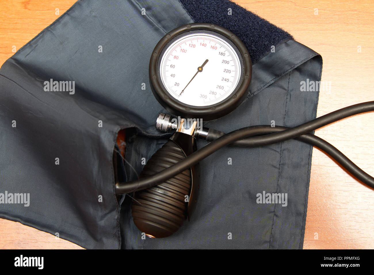 Blood pressure monitor device with analog gauge Stock Photo - Alamy
