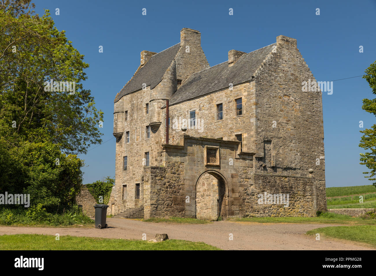 Midhope Castle, Lallybroch Stock Photo - Alamy