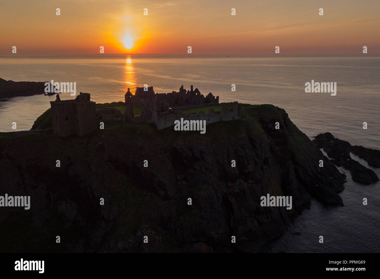 Dunnottar Castle @ Sunrise Stock Photo - Alamy