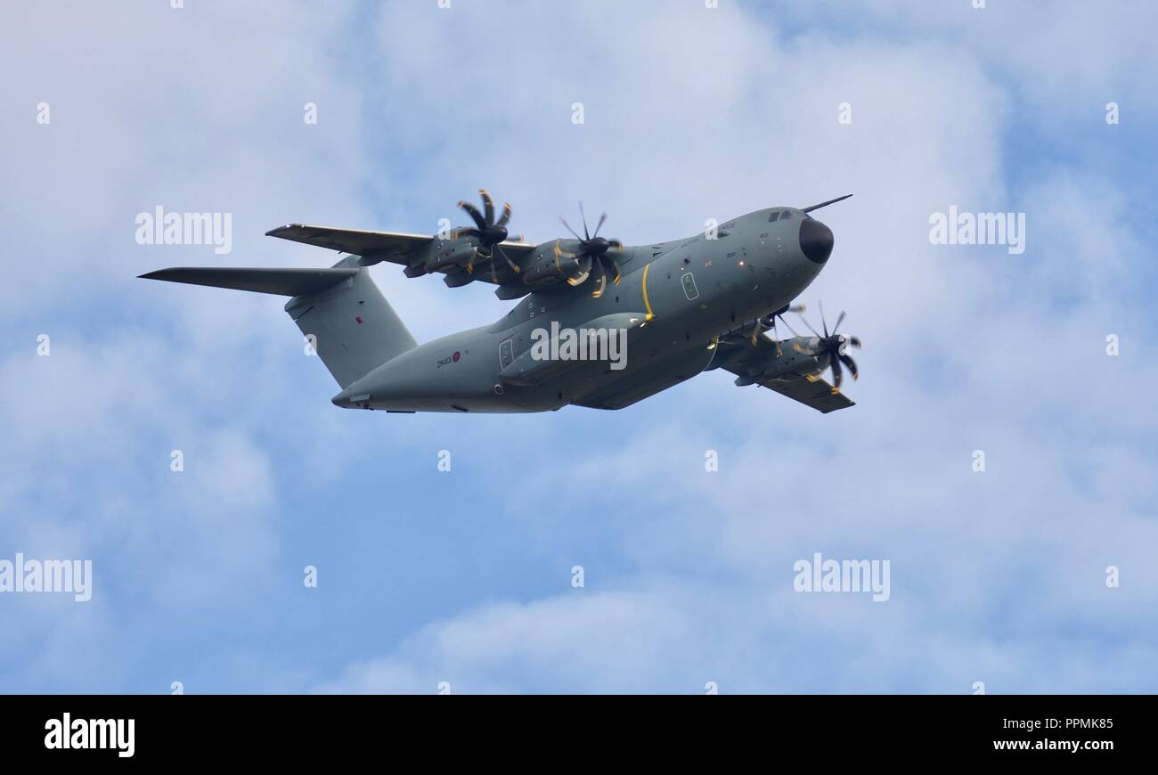 Raf a 400 atlas hi-res stock photography and images - Alamy