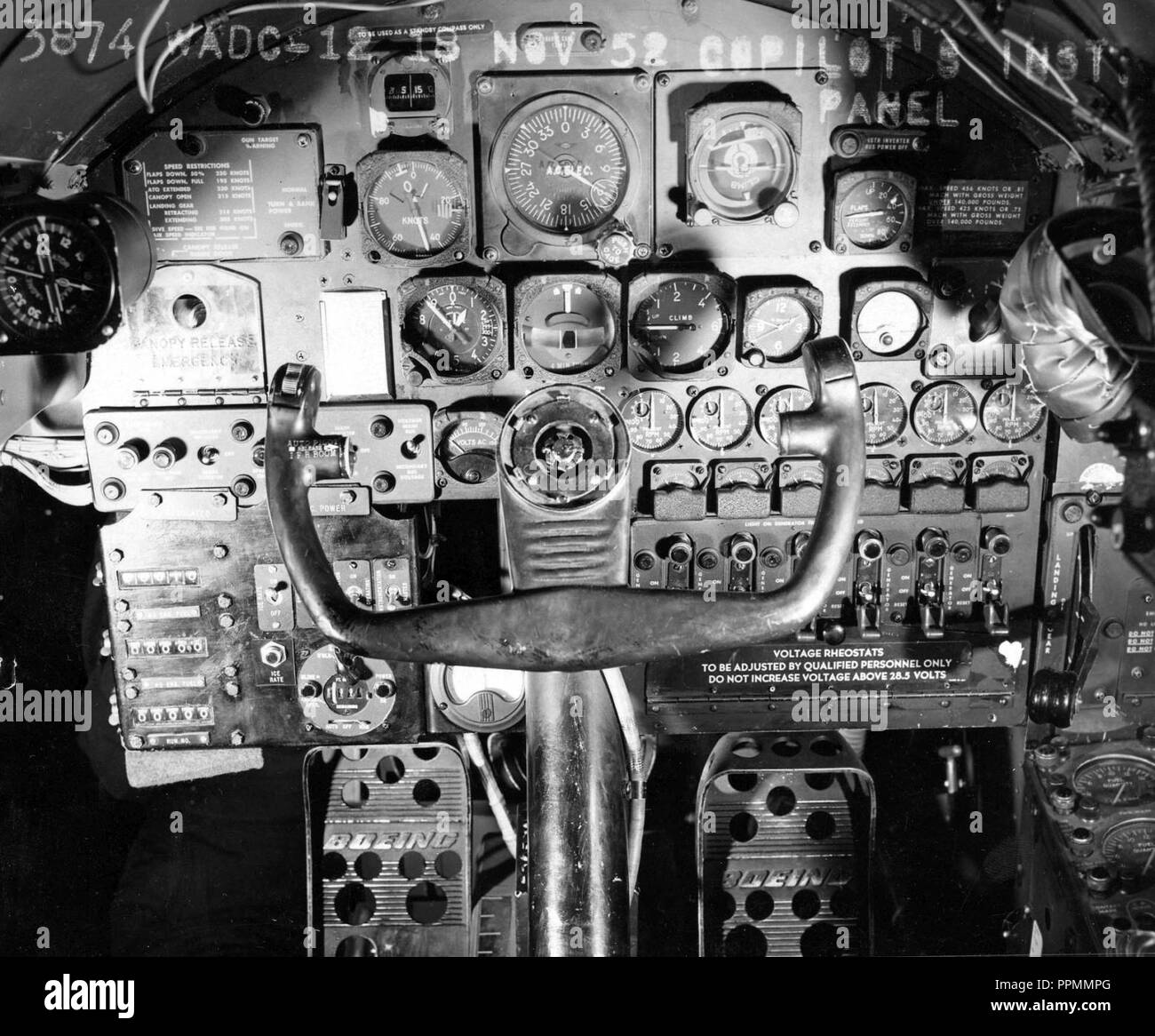 F 18 instrument panel hi-res stock photography and images - Alamy