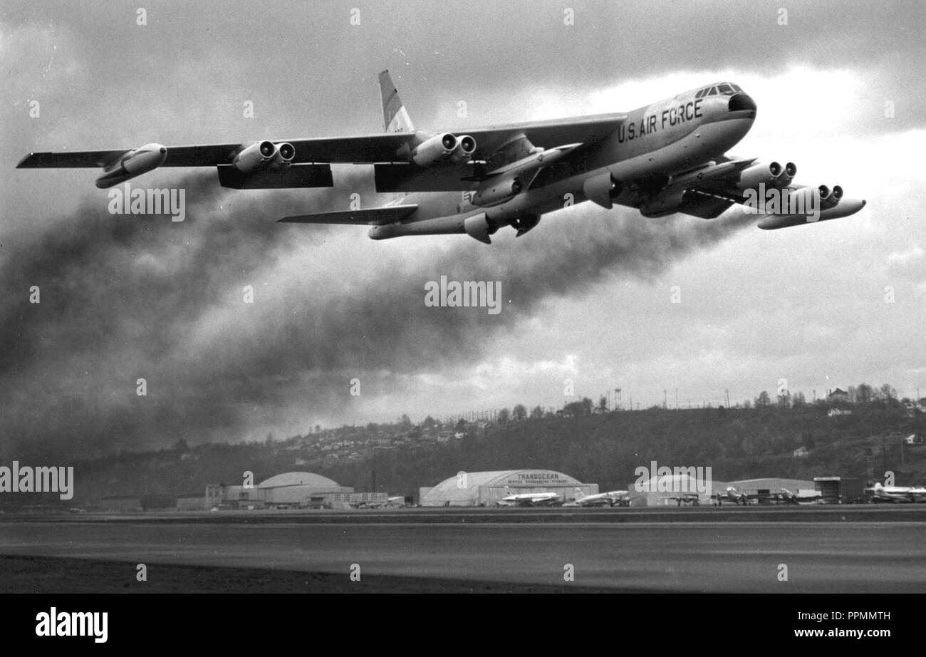 Boeing B-52F takeoff with AGM-28 Hound Dog missiles Stock Photo - Alamy