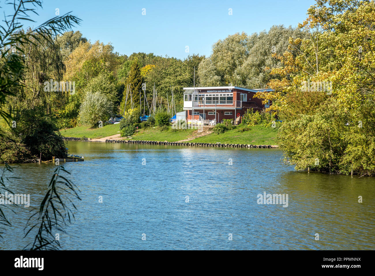 Lakeside scenery hi-res stock photography and images - Alamy