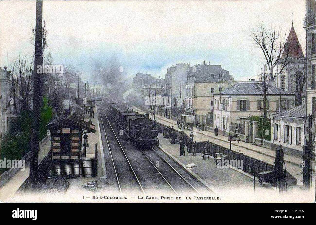Bois-Colombes - La gare, prise de la passerelle Stock Photo - Alamy