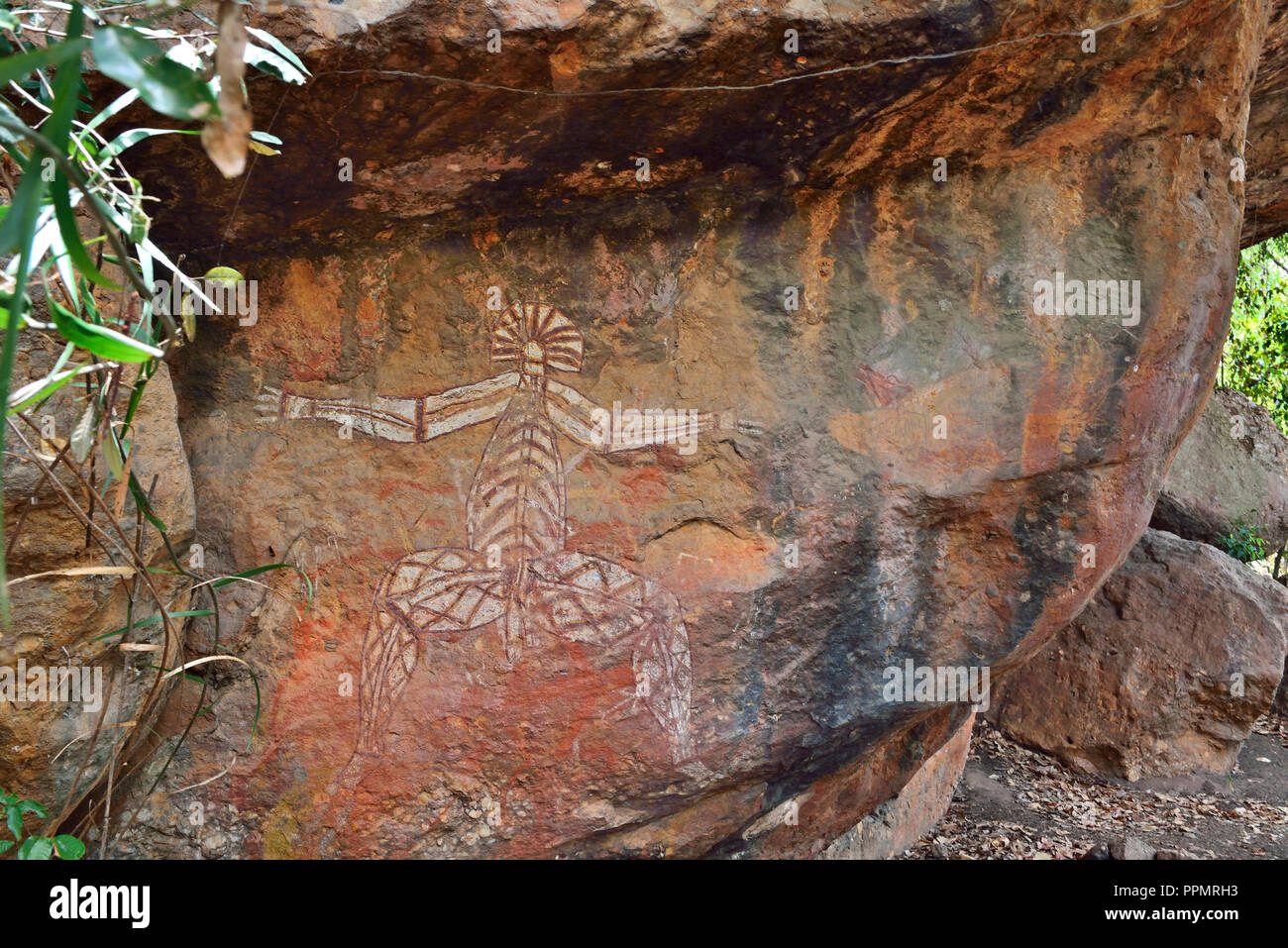 Kakadu aboriginal cave paintings hi-res stock photography and images - Alamy