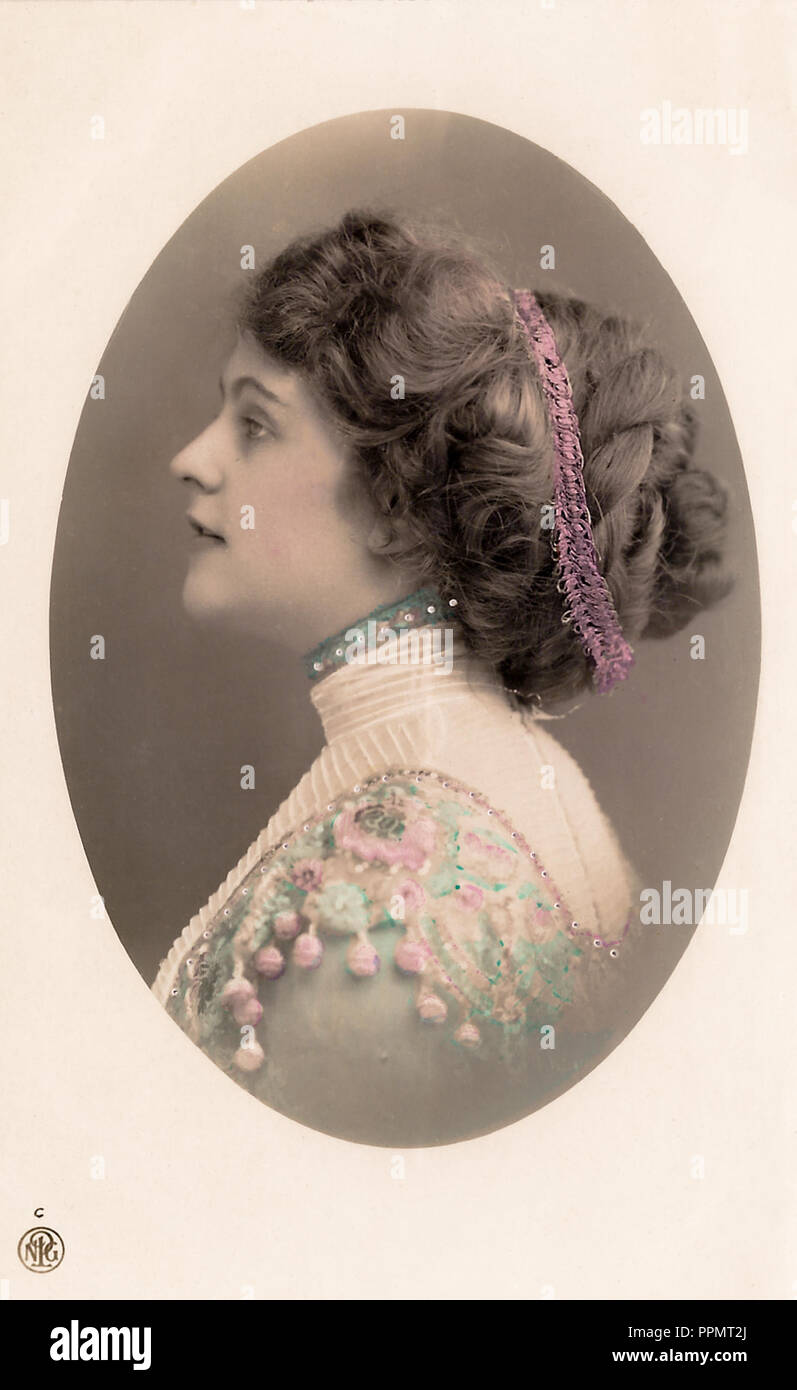 Beautiful woman 1920s hi-res stock photography and images - Alamy