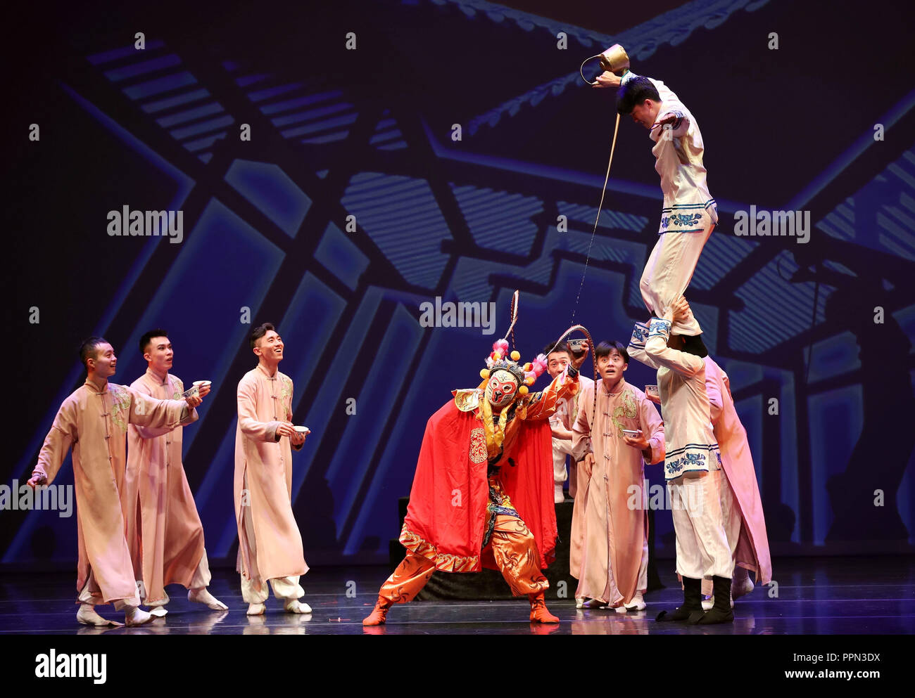 Chicago theater drama hi-res stock photography and images - Alamy