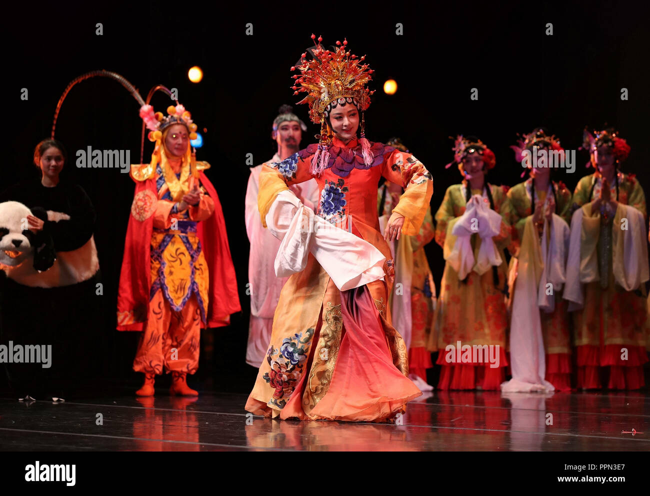 Chicago theater drama hi-res stock photography and images - Alamy