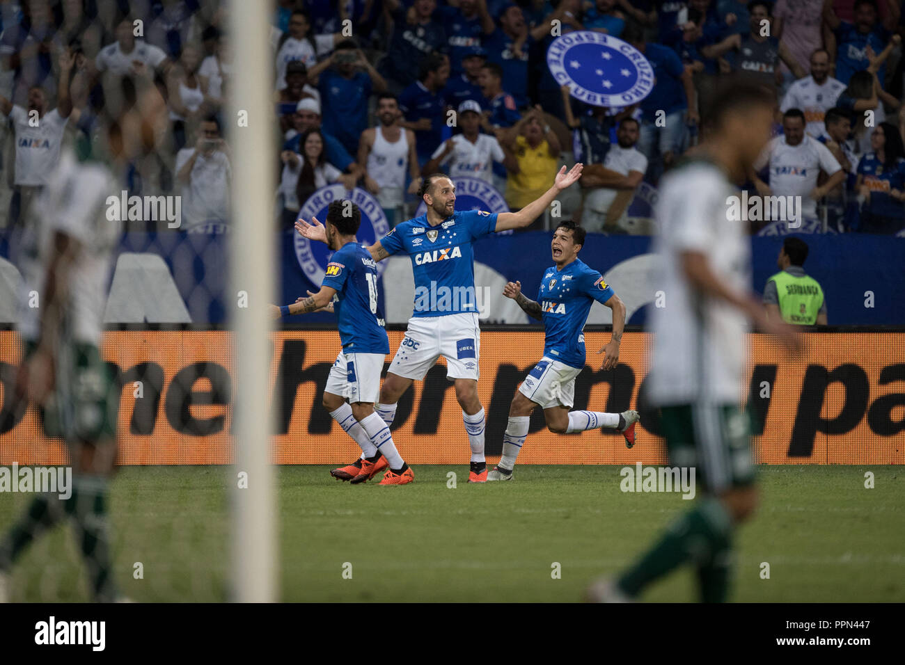 Barcos durante hi-res stock photography and images - Alamy