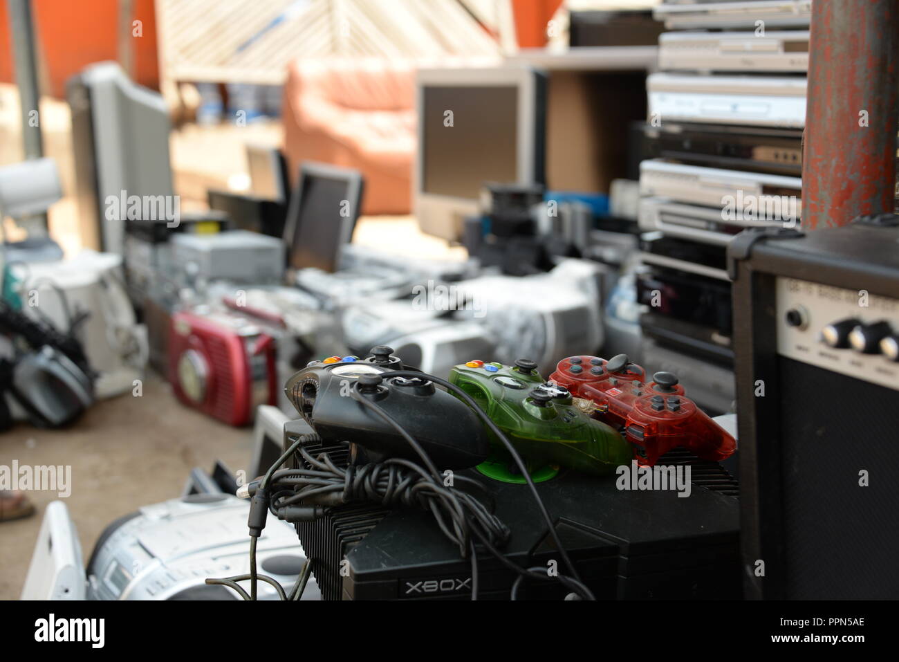 Second hand electronics shop hi-res stock photography and images - Alamy