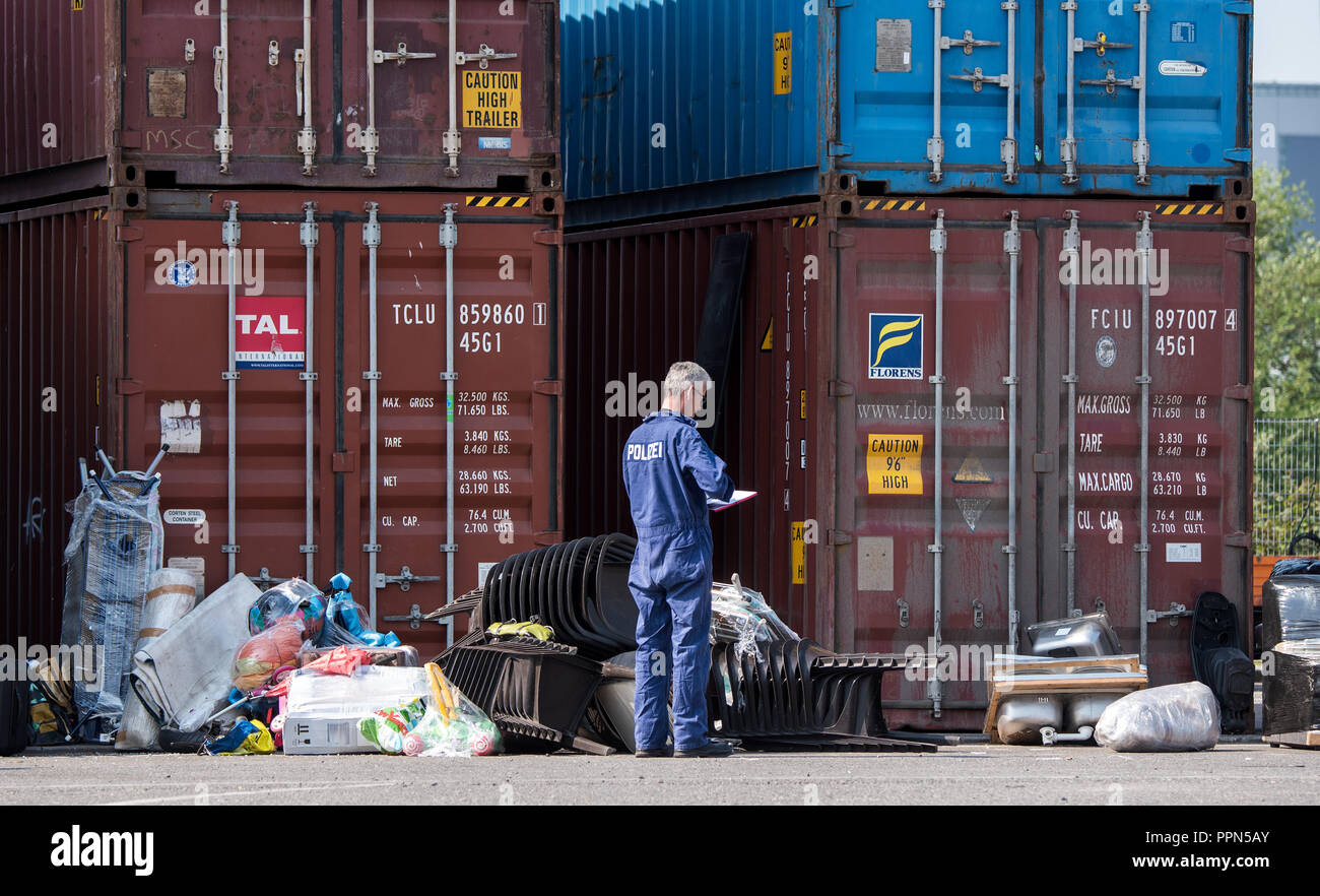 Elektroschrott container hi-res stock photography and images - Alamy