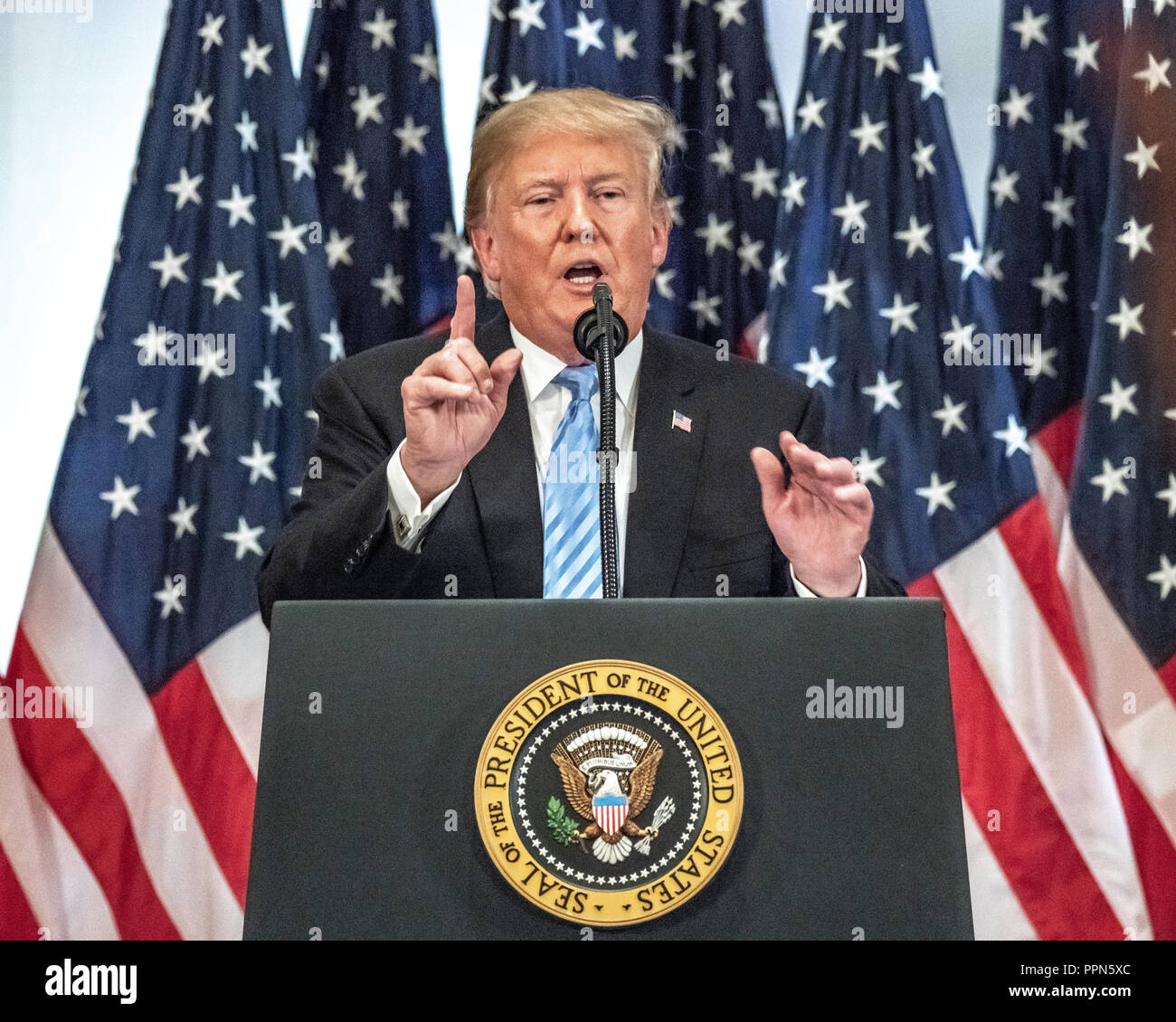 Donald trump podium hi-res stock photography and images - Alamy