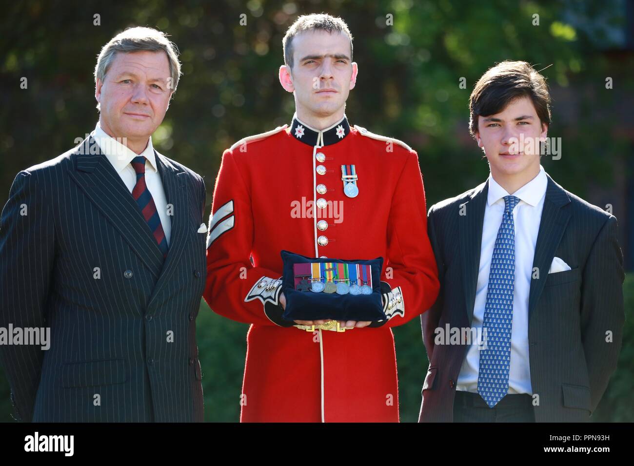Windsor, UK. 27th September, 2018. Richard Frisby (l) and his son Henry ...