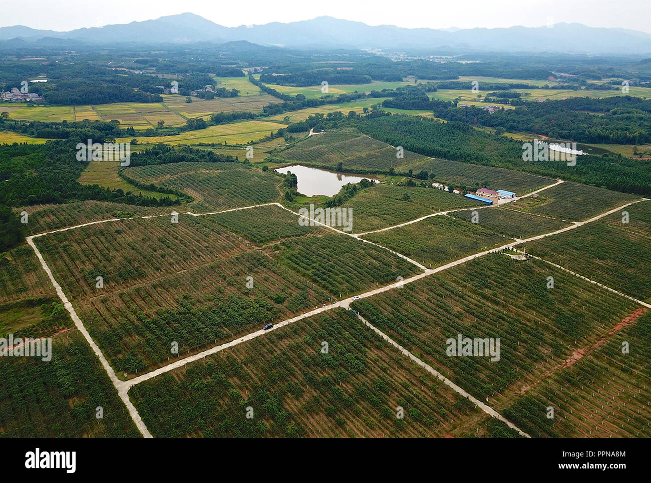 (180927) -- NANCHANG, Sept. 27, 2018 (Xinhua) -- Aerial photo taken on ...
