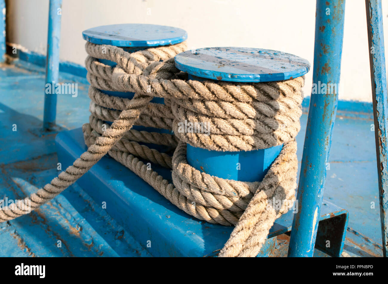 Naval rope hi-res stock photography and images - Alamy