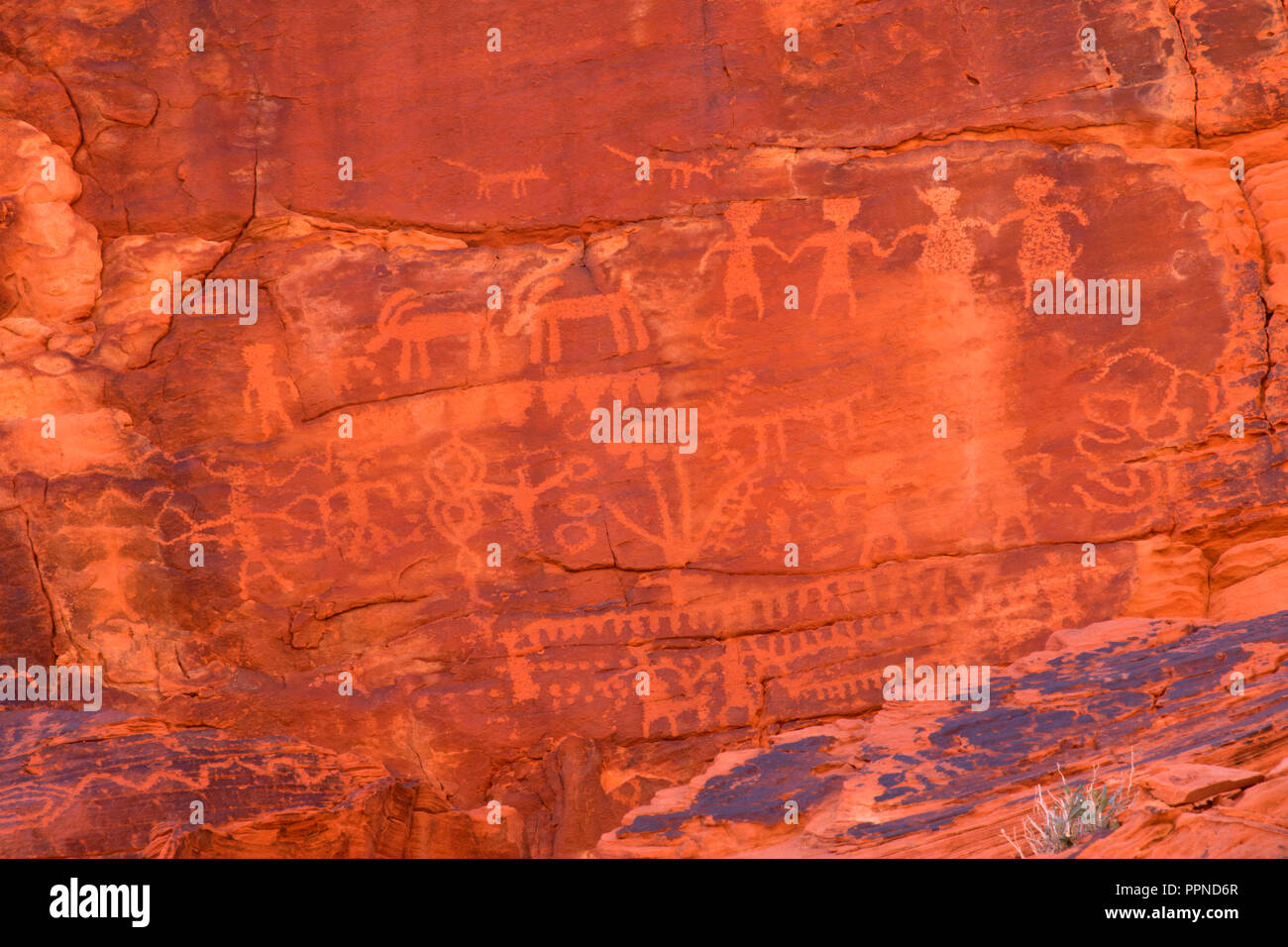 Petroglyphs in Petroglyph Canyon along Mouse's Tank Trail, Valley of ...